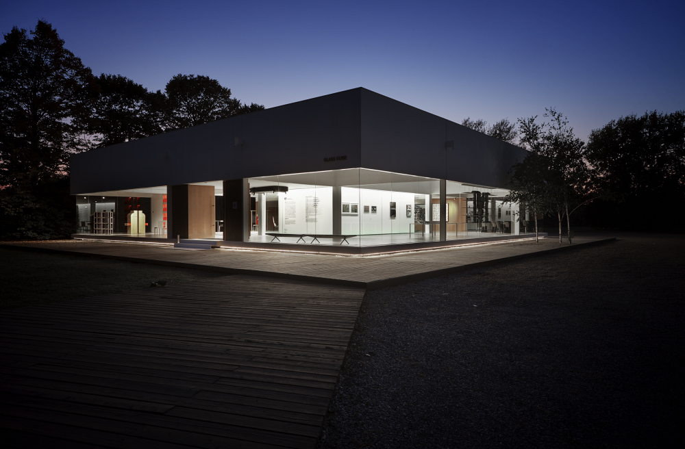 Floating Cube 10 years 10 artists 10 works