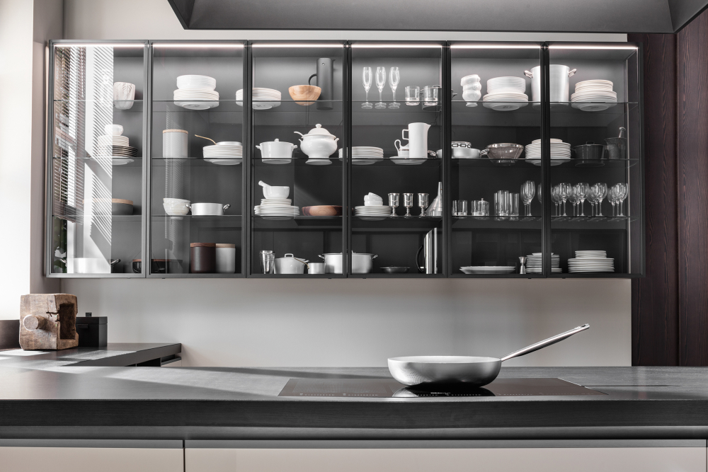 Bright wall unit - Glass kitchen cabinets - Dada